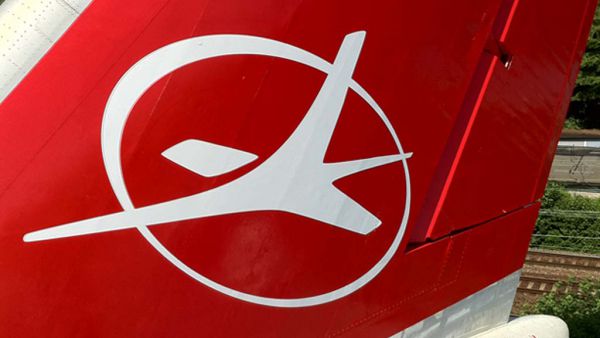 Flugzeugbeschriftung - Folierung von Flugzeug und Helikopter